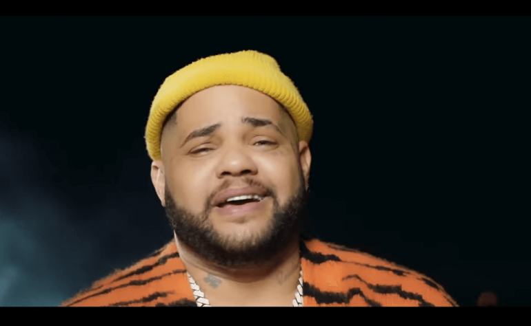 ¿Muestra de amor? El Taiger se tatúa la cara de su novia y de su perro