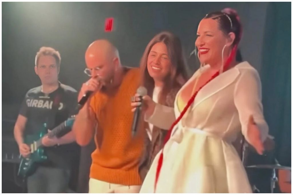 Beangel le dedica una de sus canciones a Aly Sánchez durante su show en ...