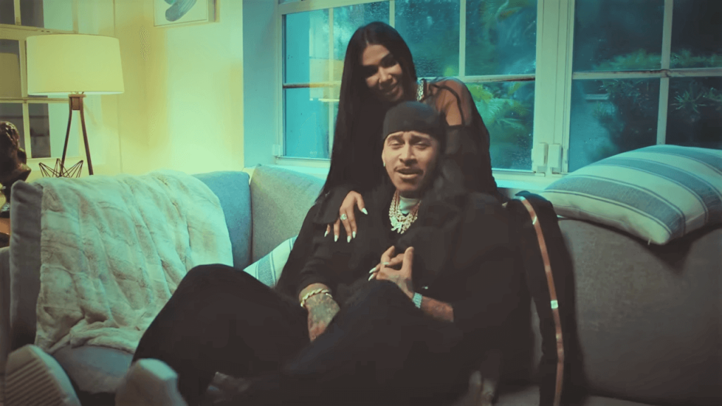 El Chulo y La China Lay presumen su apasionada relación en el video de ...
