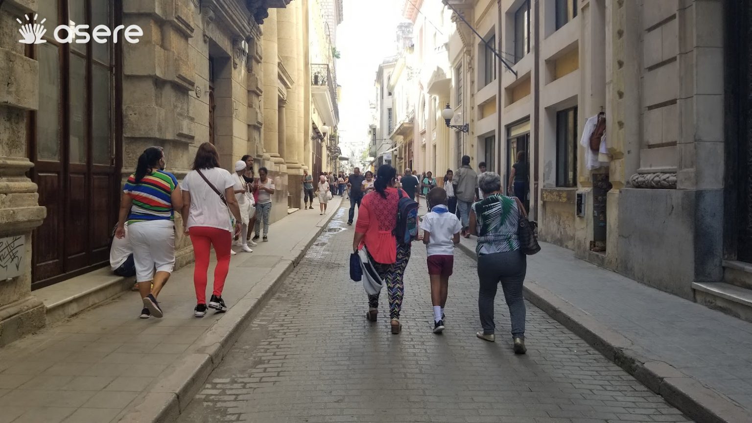 Más de la mitad de los ciudadanos dentro de Cuba desea emigrar