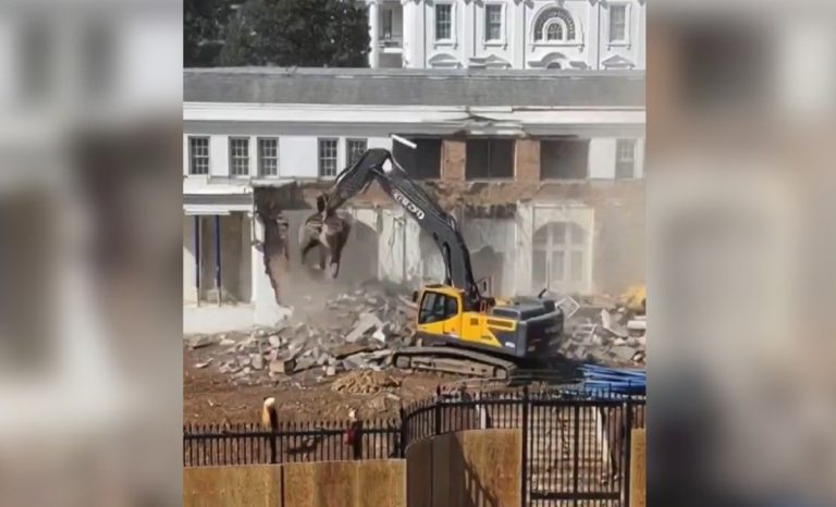 Trump inicia con la demolición del ala este de la Casa Blanca